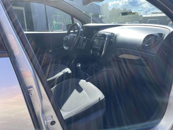 Pelēks Renault Captur 2016 Viļņa, ar dzinēja tilpumu 1.50 L un nobraukumu 200 tūkst. km par 6200 €, foto 8 vietnē AUTOMOTO.COM.LV
