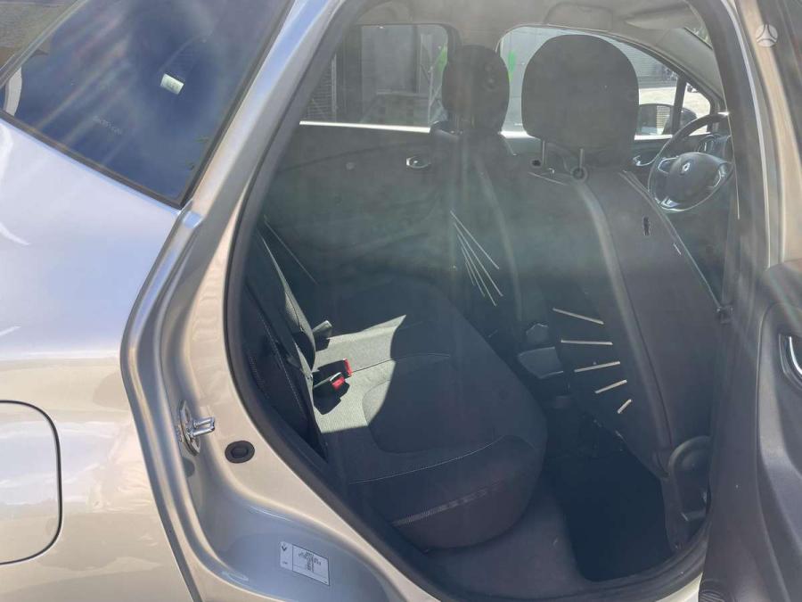 Grey Renault Captur 2016 in Vilnius, with an engine capacity of 1.50 L and mileage of 200 thousand km for 6200 €, photo 11 on AUTOMOTO.COM.LV