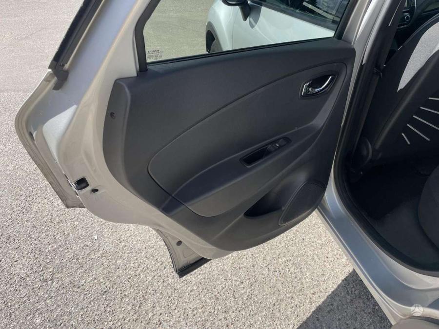 Grey Renault Captur 2016 in Vilnius, with an engine capacity of 1.50 L and mileage of 200 thousand km for 6200 €, photo 14 on AUTOMOTO.COM.LV