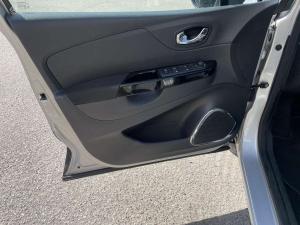 Grey Renault Captur 2016 in Vilnius, with an engine capacity of 1.50 L and mileage of 200 thousand km for 6200 €, photo 17 on AUTOMOTO.COM.LV