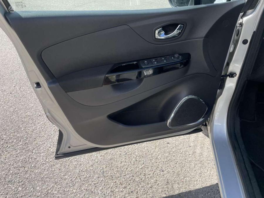 Grey Renault Captur 2016 in Vilnius, with an engine capacity of 1.50 L and mileage of 200 thousand km for 6200 €, photo 17 on AUTOMOTO.COM.LV