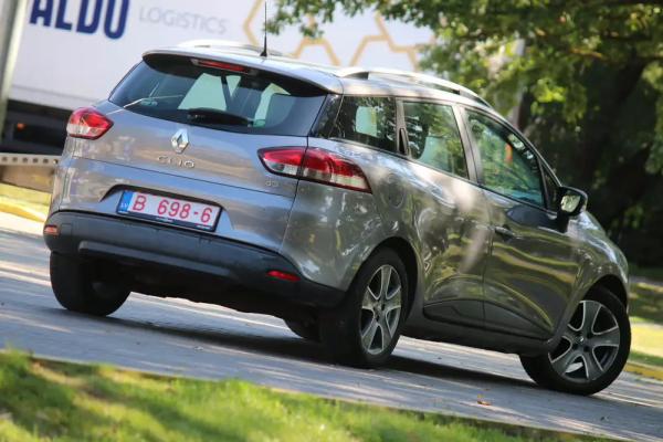 Grey Renault Captur 2014 in Riga, with an engine capacity of 1.50 L and mileage of 0 thousand km for 2990 €, photo 2 on AUTOMOTO.COM.LV