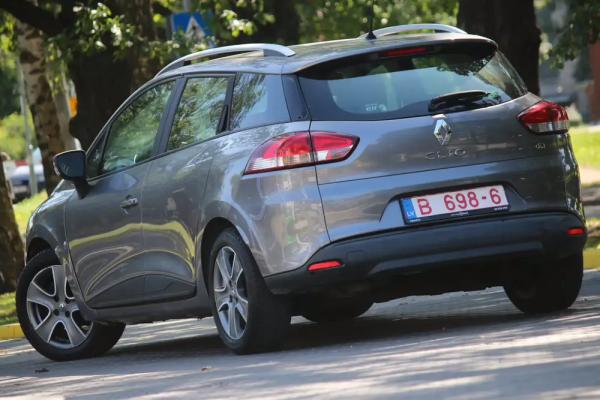 Grey Renault Captur 2014 in Riga, with an engine capacity of 1.50 L and mileage of 0 thousand km for 2990 €, photo 4 on AUTOMOTO.COM.LV