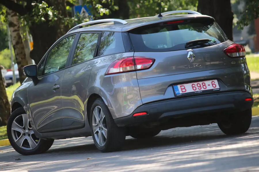 Grey Renault Captur 2014 in Riga, with an engine capacity of 1.50 L and mileage of 0 thousand km for 2990 €, photo 5 on AUTOMOTO.COM.LV