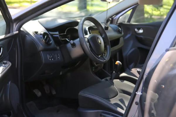 Grey Renault Captur 2014 in Riga, with an engine capacity of 1.50 L and mileage of 0 thousand km for 2990 €, photo 5 on AUTOMOTO.COM.LV