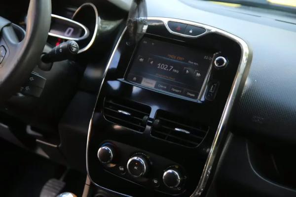 Pelēks Renault Captur 2014 Rīga, ar dzinēja tilpumu 1.50 L un nobraukumu 0 tūkst. km par 2990 €, foto 7 vietnē AUTOMOTO.COM.LV