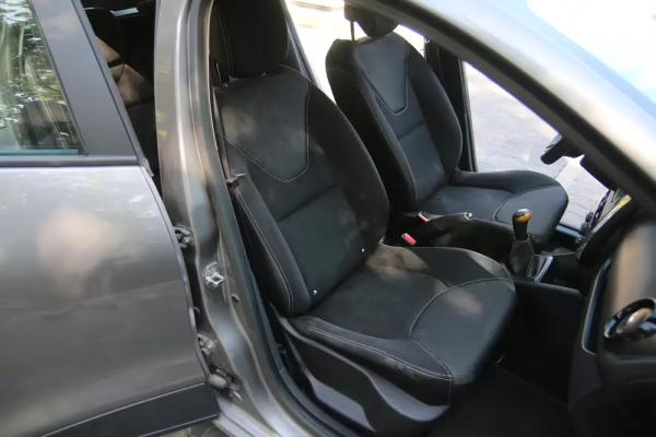 Pelēks Renault Captur 2014 Rīga, ar dzinēja tilpumu 1.50 L un nobraukumu 0 tūkst. km par 2990 €, foto 8 vietnē AUTOMOTO.COM.LV