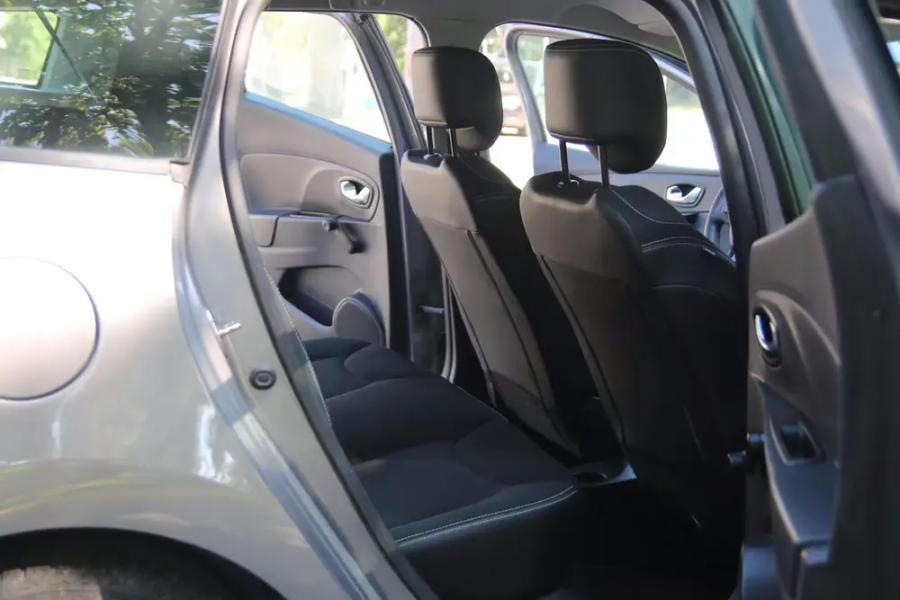 Grey Renault Captur 2014 in Riga, with an engine capacity of 1.50 L and mileage of 0 thousand km for 2990 €, photo 11 on AUTOMOTO.COM.LV