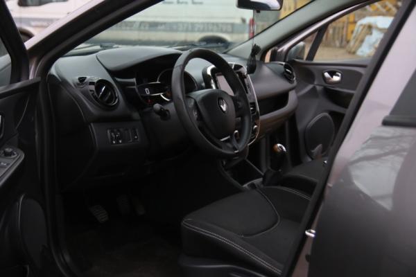 Pelēks Renault Captur 2014 Rīga, ar dzinēja tilpumu 1.50 L un nobraukumu 0 tūkst. km par 3690 €, foto 5 vietnē AUTOMOTO.COM.LV