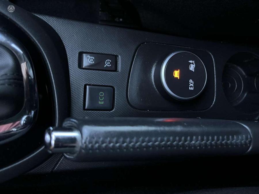 Renault Captur 2015 in Siauliai, with an engine capacity of 1.50 L and mileage of 199 thousand km for 7450 €, photo 8 on AUTOMOTO.COM.LV