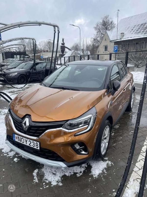 Orange Renault Captur 2022 in Alytus, with an engine capacity of 1.00 L and mileage of 17 thousand km for 13600 €, photo 1 on AUTOMOTO.COM.LV