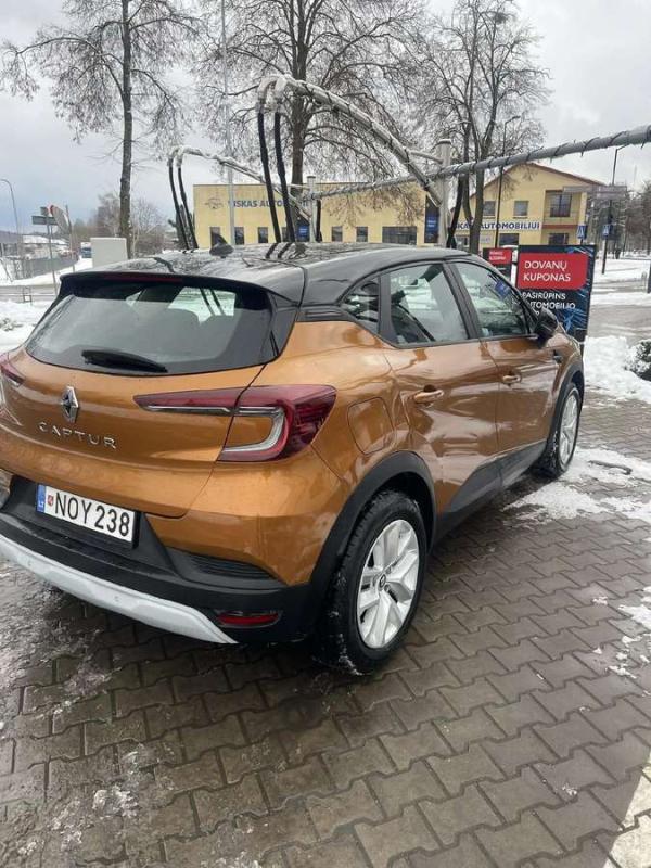 Orange Renault Captur 2022 in Alytus, with an engine capacity of 1.00 L and mileage of 17 thousand km for 13600 €, photo 2 on AUTOMOTO.COM.LV