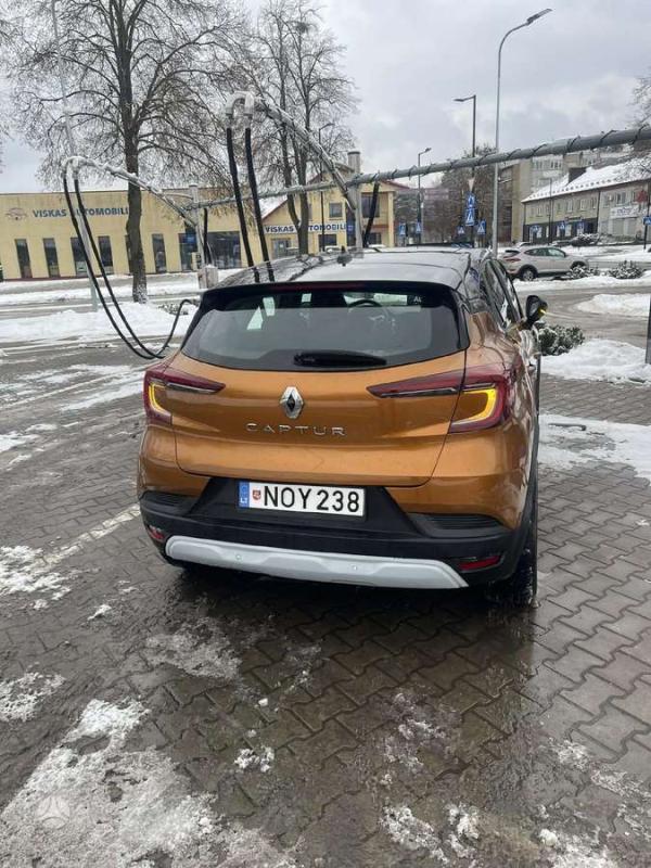 Orange Renault Captur 2022 in Alytus, with an engine capacity of 1.00 L and mileage of 17 thousand km for 13600 €, photo 4 on AUTOMOTO.COM.LV