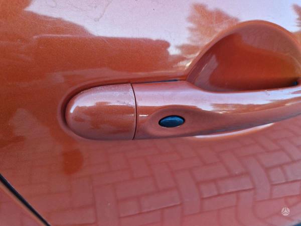 Orange Renault Captur 2014 in Taurage, with an engine capacity of 1.00 L and mileage of 160 thousand km for 4400 €, photo 9 on AUTOMOTO.COM.LV