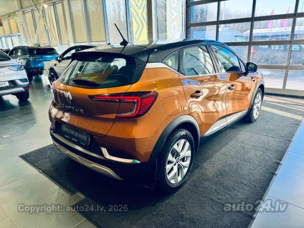 Oranžs Renault Captur 2022 Pērnava, ar dzinēja tilpumu 1.30 L un nobraukumu 31 tūkst. km par 17900 €, foto 2 vietnē AUTOMOTO.COM.LV