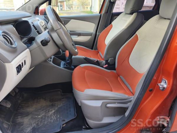 Sarkans Renault Captur 2013 Jelgava, ar dzinēja tilpumu 1.50 L un nobraukumu 0 tūkst. km par 5790 €, foto 9 vietnē AUTOMOTO.COM.LV