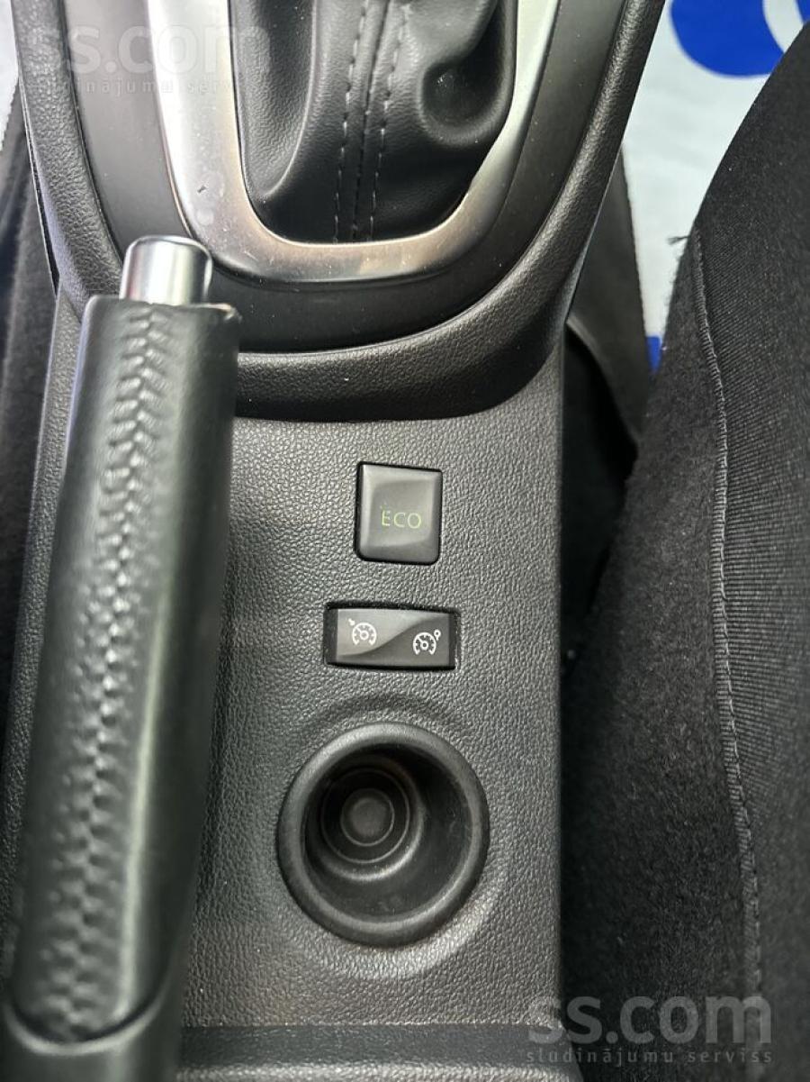 Red Renault Captur 2017 in Cesis, with an engine capacity of 1.20 L and mileage of 0 thousand km for 9700 €, photo 16 on AUTOMOTO.COM.LV