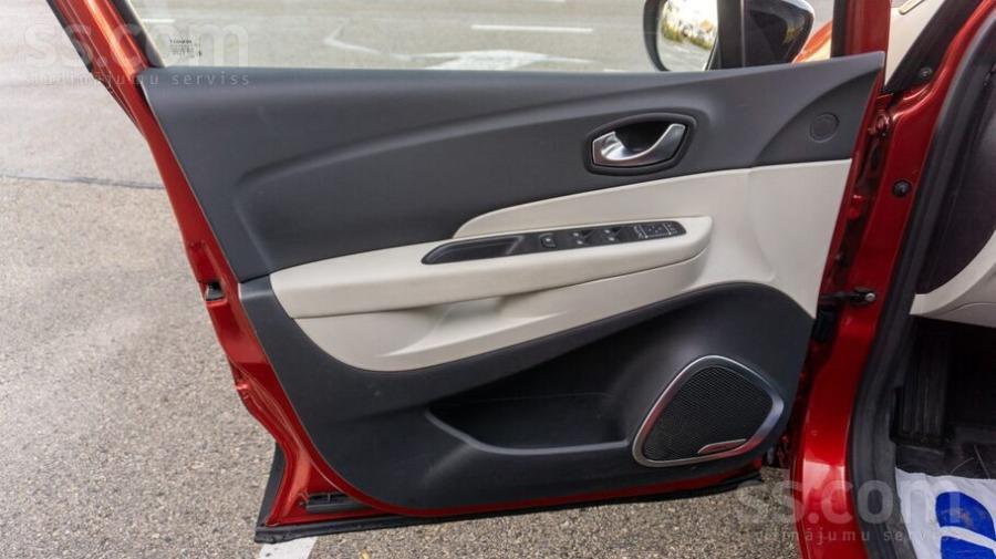 Red Renault Captur 2017 in Riga, with an engine capacity of 1.50 L and mileage of 127 thousand km for 9990 €, photo 28 on AUTOMOTO.COM.LV