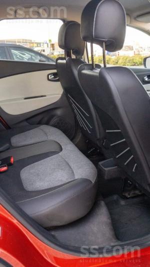 Red Renault Captur 2017 in Riga, with an engine capacity of 1.50 L and mileage of 127 thousand km for 9990 €, photo 31 on AUTOMOTO.COM.LV
