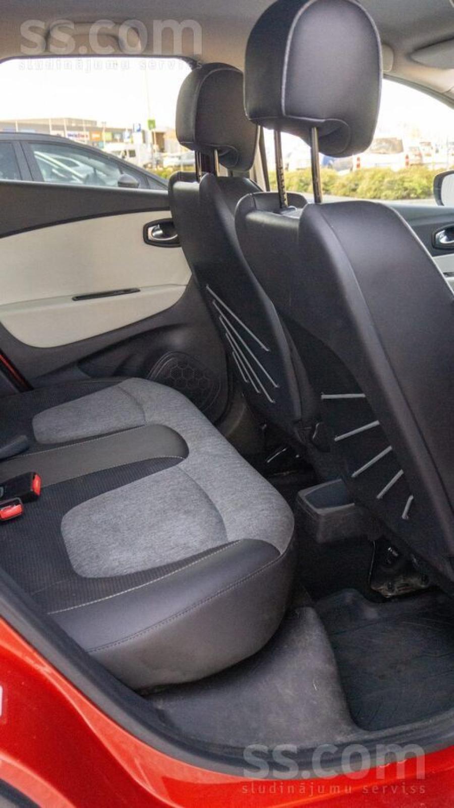 Red Renault Captur 2017 in Riga, with an engine capacity of 1.50 L and mileage of 127 thousand km for 9990 €, photo 31 on AUTOMOTO.COM.LV