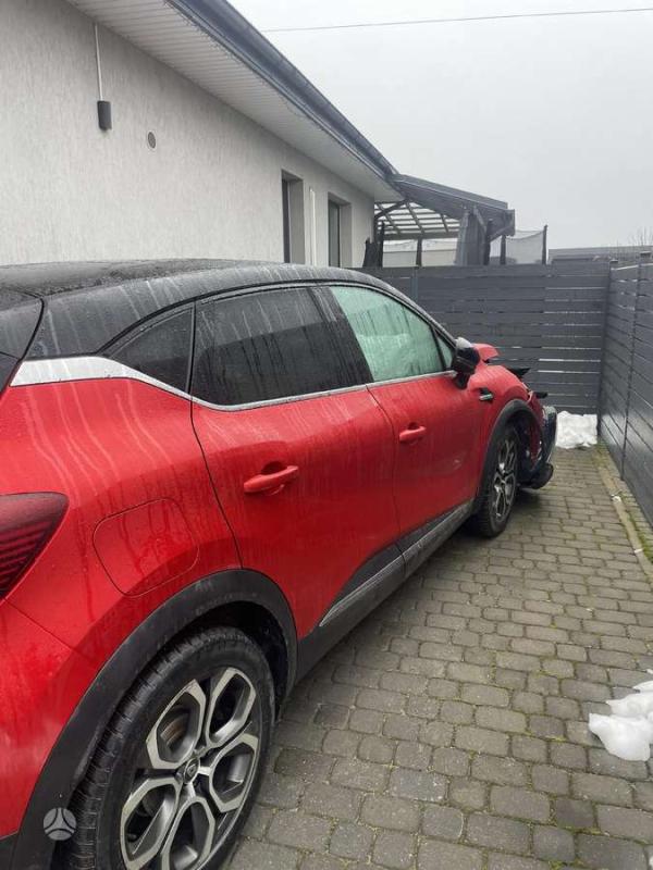 Red Renault Captur 2020 in Kaunas, with an engine capacity of 1.50 L and mileage of 63 thousand km for 5500 €, photo 3 on AUTOMOTO.COM.LV