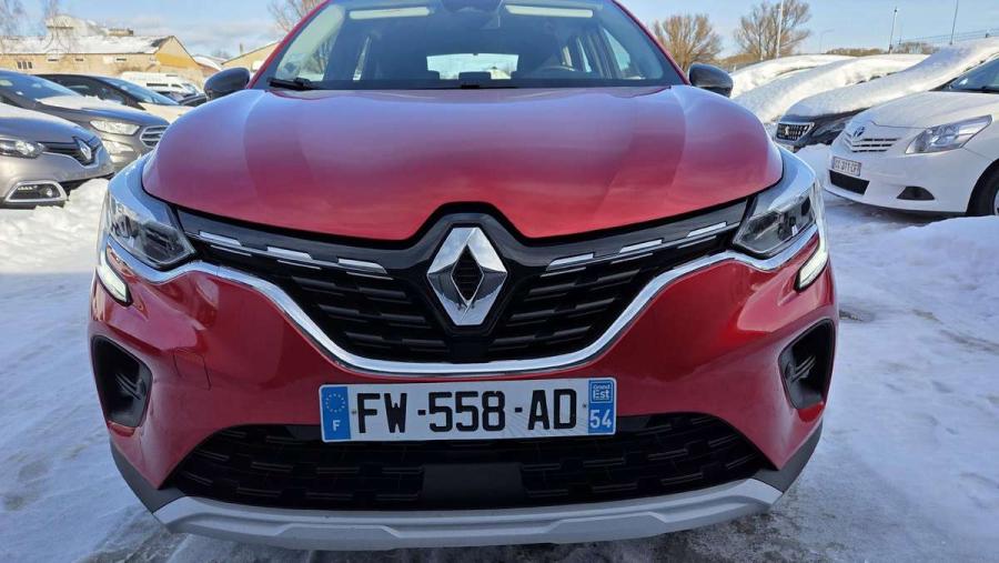 Red Renault Captur 2020 in Taurage, with an engine capacity of 1.30 L and mileage of 204 thousand km for 10400 €, photo 2 on AUTOMOTO.COM.LV