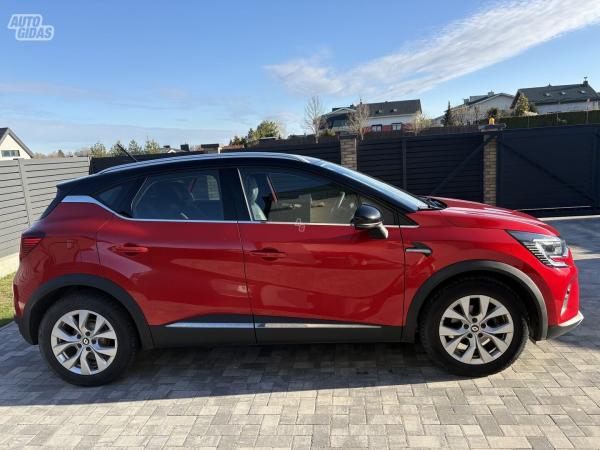 Red Renault Captur 2022 in Vilnius, with an engine capacity of 1.30 L and mileage of 43 thousand km for 18500 €, photo 2 on AUTOMOTO.COM.LV