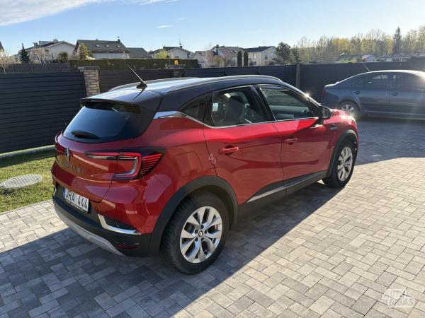 Red Renault Captur 2022 in Vilnius, with an engine capacity of 1.30 L and mileage of 43 thousand km for 18500 €, photo 3 on AUTOMOTO.COM.LV