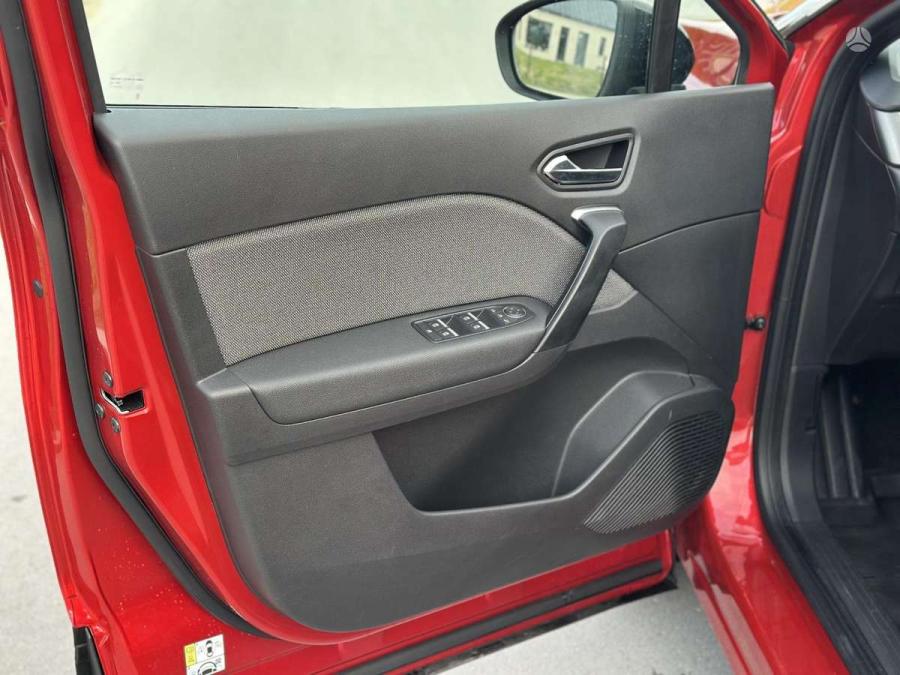 Red Renault Captur 2024 in Klaipeda, with an engine capacity of 1.33 L and mileage of 17 thousand km for 18500 €, photo 17 on AUTOMOTO.COM.LV