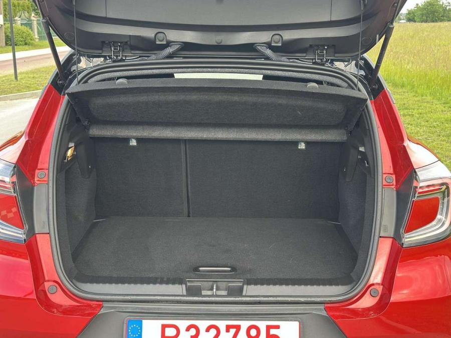 Red Renault Captur 2024 in Klaipeda, with an engine capacity of 1.33 L and mileage of 17 thousand km for 18500 €, photo 24 on AUTOMOTO.COM.LV