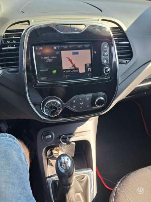 Red Renault Captur 2016 in Taurage, with an engine capacity of 1.50 L and mileage of 238 thousand km for 4999 €, photo 8 on AUTOMOTO.COM.LV