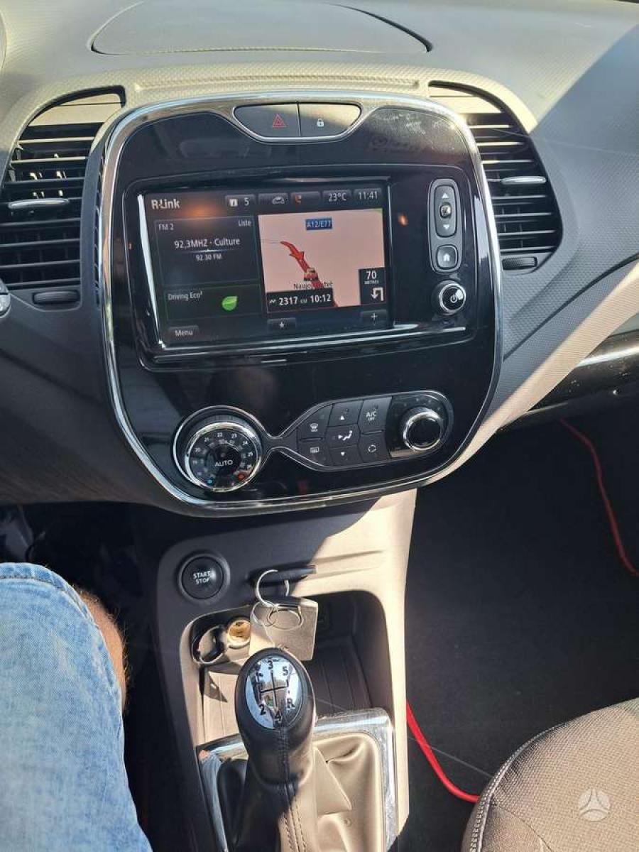 Red Renault Captur 2016 in Taurage, with an engine capacity of 1.50 L and mileage of 238 thousand km for 4999 €, photo 8 on AUTOMOTO.COM.LV
