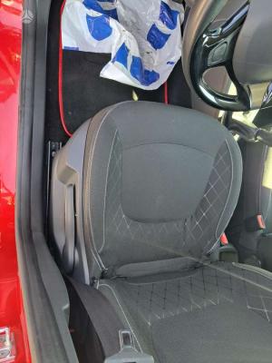 Red Renault Captur 2016 in Taurage, with an engine capacity of 1.50 L and mileage of 238 thousand km for 4999 €, photo 9 on AUTOMOTO.COM.LV