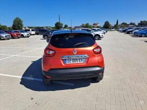 Red Renault Captur 2016 in Taurage, with an engine capacity of 1.50 L and mileage of 238 thousand km for 4999 €, photo 12 on AUTOMOTO.COM.LV