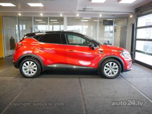 Red Renault Captur 2021 in Tallinn, with an engine capacity of 1.33 L and mileage of 39 thousand km for 15900 €, photo 3 on AUTOMOTO.COM.LV