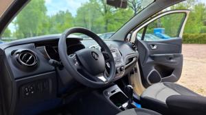 White Renault Captur 2014 in Riga, with an engine capacity of 1.50 L and mileage of 190 thousand km for 7990 €, photo 11 on AUTOMOTO.COM.LV
