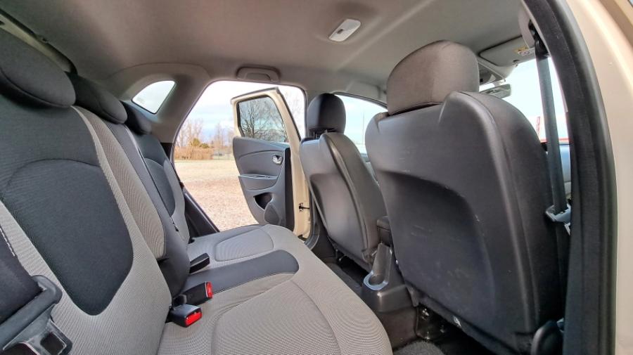 White Renault Captur 2014 in Riga, with an engine capacity of 1.50 L and mileage of 190 thousand km for 7990 €, photo 25 on AUTOMOTO.COM.LV