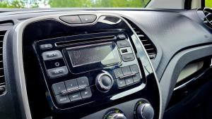 White Renault Captur 2014 in Riga, with an engine capacity of 1.50 L and mileage of 190 thousand km for 7990 €, photo 27 on AUTOMOTO.COM.LV
