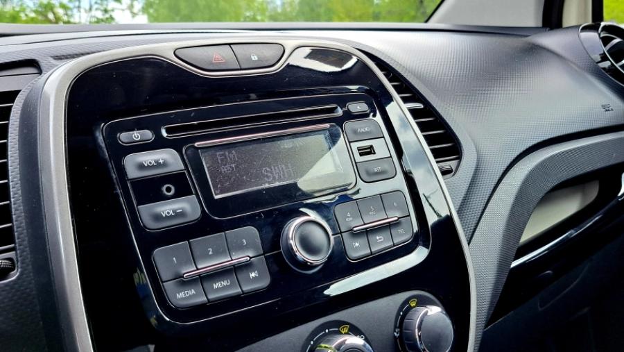 White Renault Captur 2014 in Riga, with an engine capacity of 1.50 L and mileage of 190 thousand km for 7990 €, photo 27 on AUTOMOTO.COM.LV