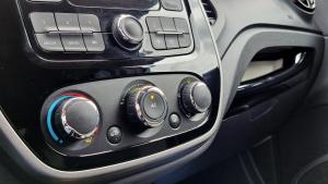 White Renault Captur 2014 in Riga, with an engine capacity of 1.50 L and mileage of 190 thousand km for 7990 €, photo 29 on AUTOMOTO.COM.LV