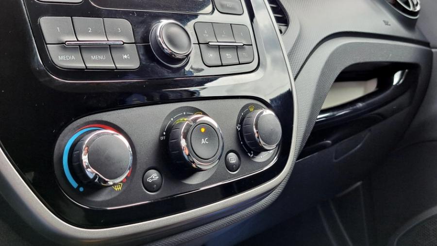 White Renault Captur 2014 in Riga, with an engine capacity of 1.50 L and mileage of 190 thousand km for 7990 €, photo 29 on AUTOMOTO.COM.LV