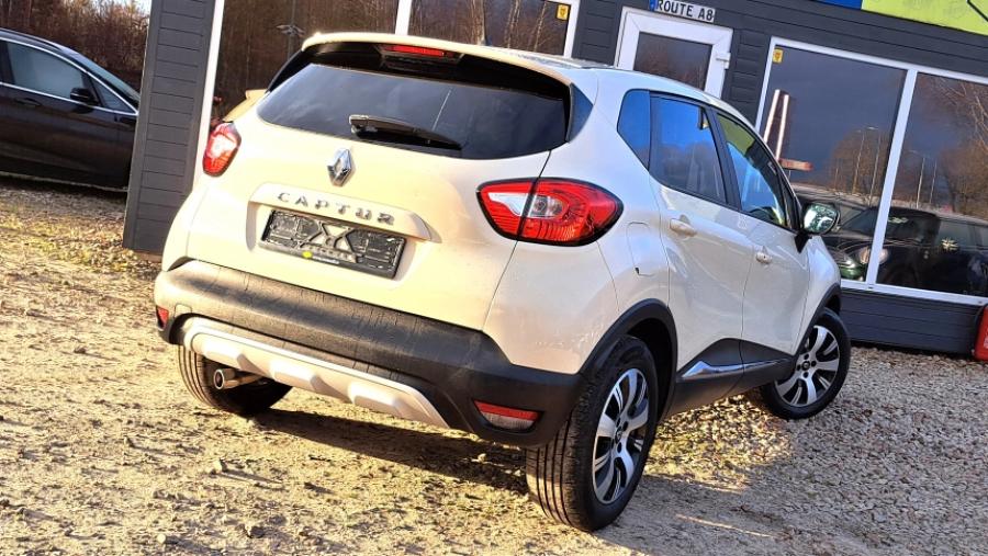 White Renault Captur 2014 in Riga, with an engine capacity of 1.50 L and mileage of 190 thousand km for 7990 €, photo 32 on AUTOMOTO.COM.LV