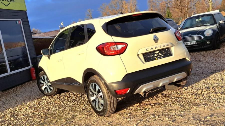 White Renault Captur 2014 in Riga, with an engine capacity of 1.50 L and mileage of 190 thousand km for 7990 €, photo 34 on AUTOMOTO.COM.LV