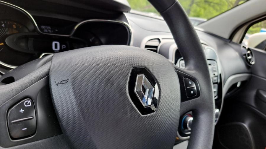 White Renault Captur 2014 in Riga, with an engine capacity of 1.50 L and mileage of 190 thousand km for 7990 €, photo 35 on AUTOMOTO.COM.LV