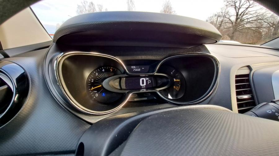White Renault Captur 2014 in Riga, with an engine capacity of 1.50 L and mileage of 190 thousand km for 7990 €, photo 42 on AUTOMOTO.COM.LV