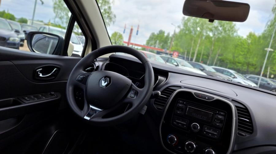 White Renault Captur 2014 in Riga, with an engine capacity of 1.50 L and mileage of 190 thousand km for 7990 €, photo 45 on AUTOMOTO.COM.LV