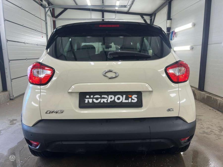 White Renault Captur 2015 in Vilnius, with an engine capacity of 1.46 L and mileage of 256 thousand km for 6100 €, photo 6 on AUTOMOTO.COM.LV
