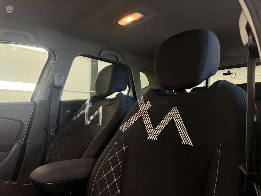 White Renault Captur 2015 in Vilnius, with an engine capacity of 1.46 L and mileage of 256 thousand km for 6100 €, photo 11 on AUTOMOTO.COM.LV