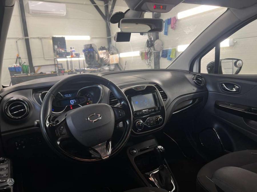 White Renault Captur 2015 in Vilnius, with an engine capacity of 1.46 L and mileage of 256 thousand km for 6100 €, photo 12 on AUTOMOTO.COM.LV