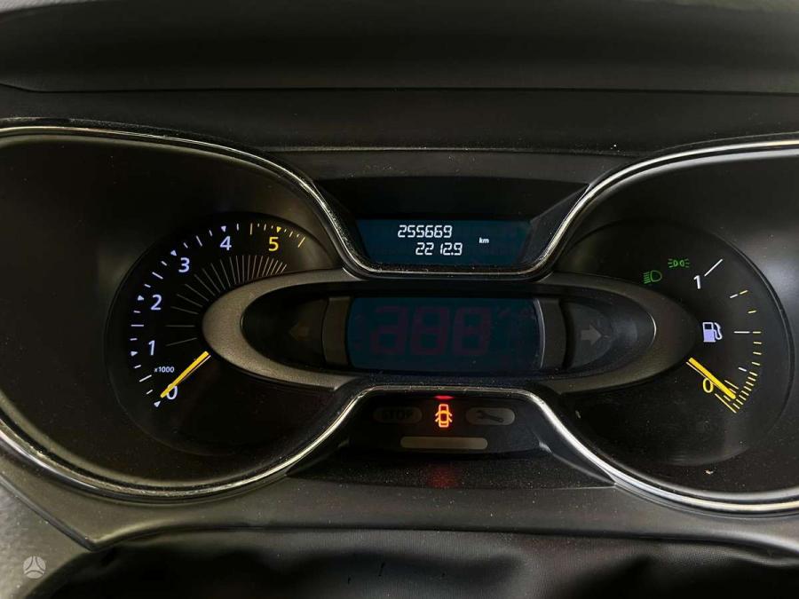 White Renault Captur 2015 in Vilnius, with an engine capacity of 1.46 L and mileage of 256 thousand km for 6100 €, photo 13 on AUTOMOTO.COM.LV